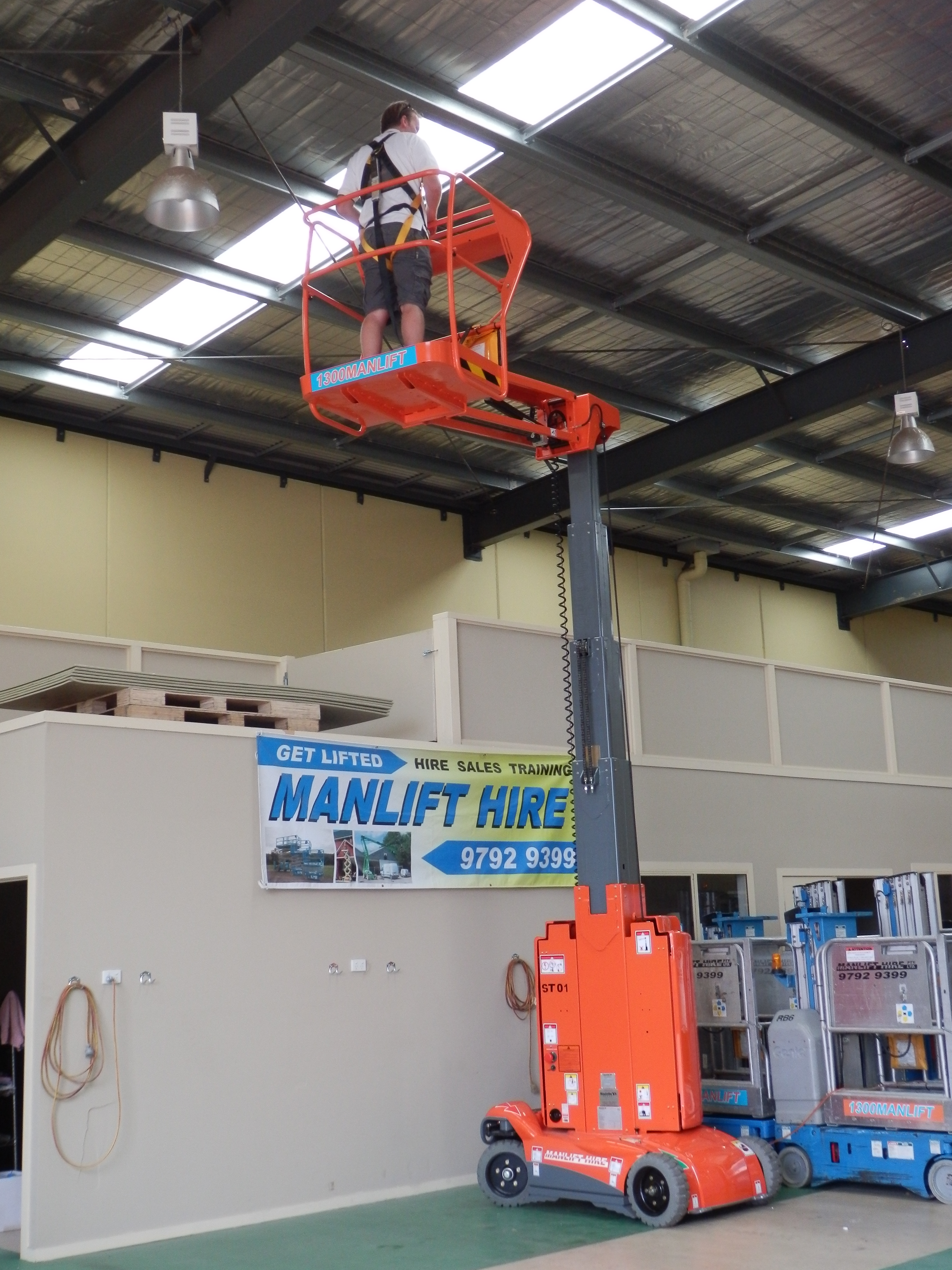 Lifting Equipment | Manlift Hire | Self Propelled Vertical Lift